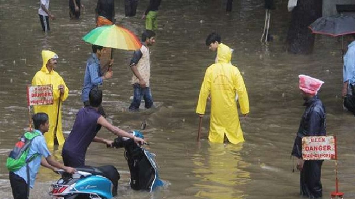 Tamil Nadu Weather: Chennai Water Logged After Heavy Rains, Schools Shut; More Showers ...